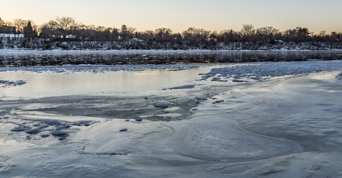 Working Wing Dams For Walleye with Jarrad Fluekiger - H2H Fishing